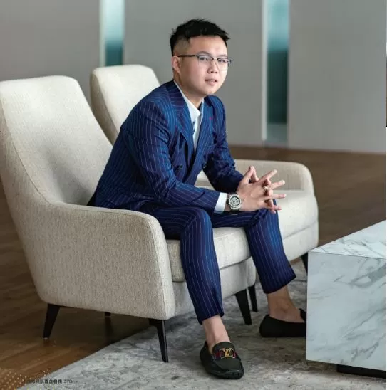 刘嘉隆 Calvin Lau – Book Of Fame